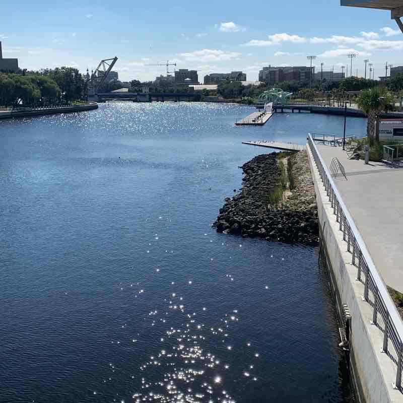 Centro de la ciudad junto al río Sendero - Tampa, Florida, Estados ...