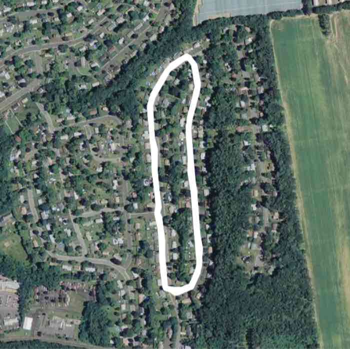 4 lap loop in Enfield neighborhood Walk Trail - Connecticut, USA | Pacer