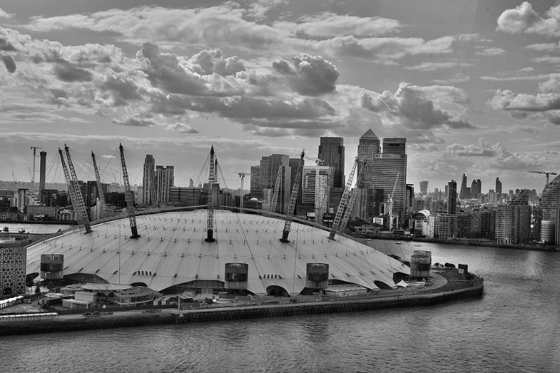 Thames-side walkway passing the O2 Arena in England | Walking Map