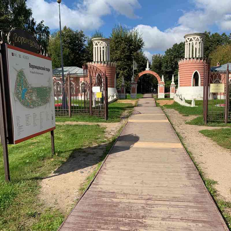 Walk along Vorontsov ponds or Vorontsovo estate Trail - Moscow, Russia ...